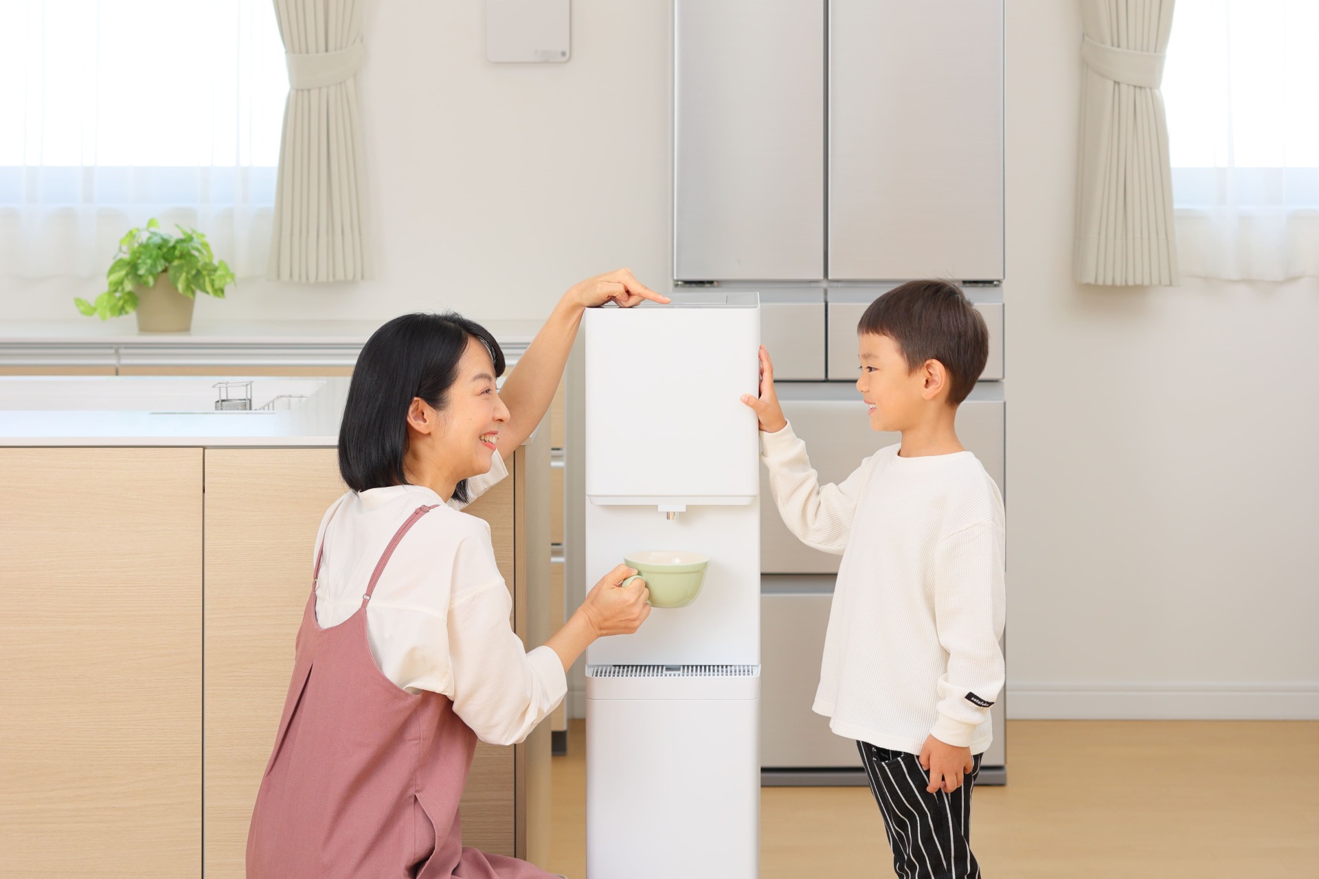 シンプルでスリム、さらに低コストな浄水サーバー『Skitto （スキット）』新登場！！ | 新着情報詳細 | 【しずくりあ】